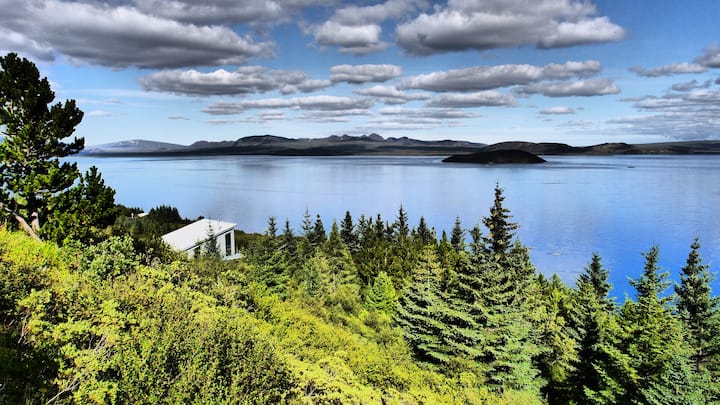 Mountain Cabin By Lake Thingvellir - Iceland