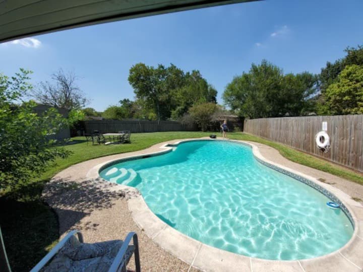 “Big Jer’s” With A Cement Pond - Pasadena, TX