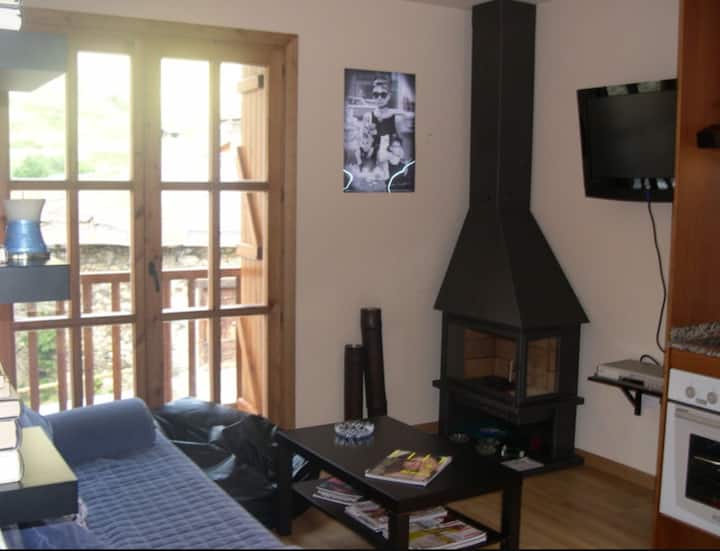 Apartamento De Los Libros Olvidados En Espotpueblo - Espot