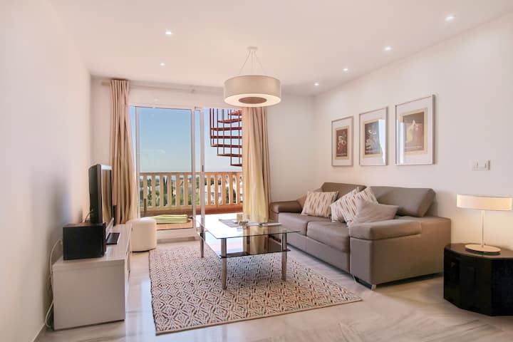 Beautiful Penthouse Apartment With Prime Sea View. - Calahonda