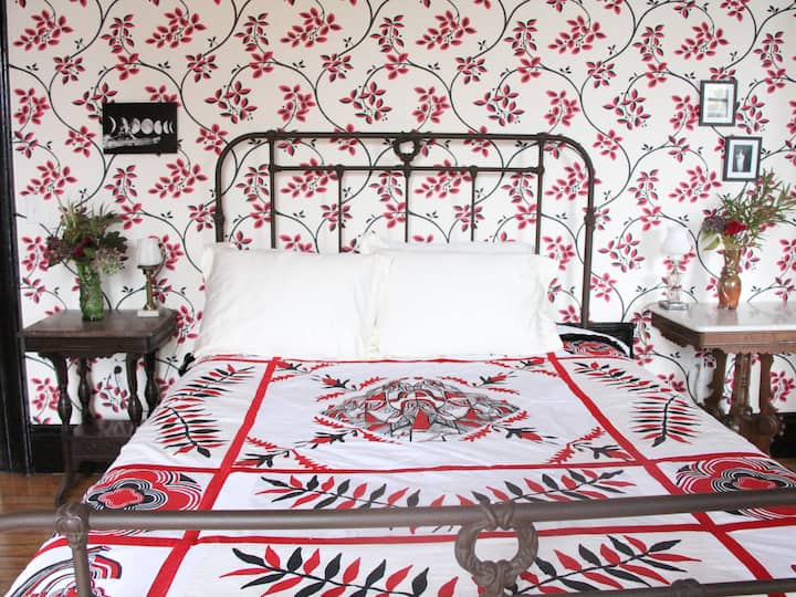 Historic House Bed & Breakfast W/art Rm #1 - Providence, RI