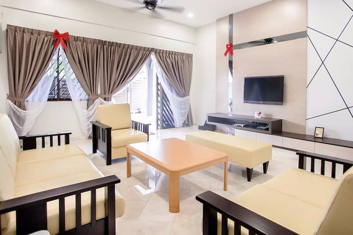 Semi-d Muar (75a) ♦ 10pax+ ♦ Family Suites - Muar