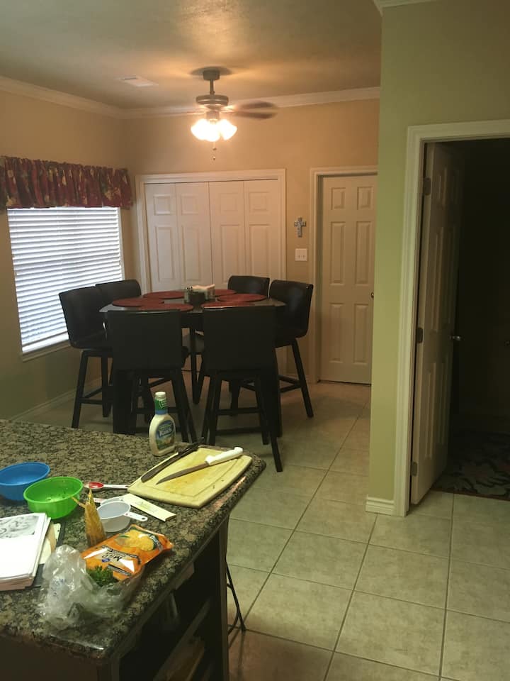 2 Br 2.5 Bath Condo  Sleeps Six - Bryan, TX