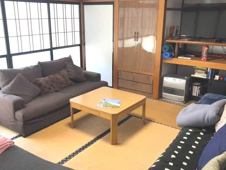 The Drop Inn, Private Queen Room, Free Pick Up - Hakuba