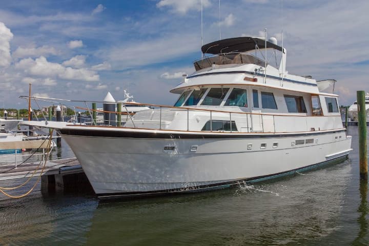 1989 63 Foot Hetteras Yacht For Daily Rental - Deerfield Beach, FL