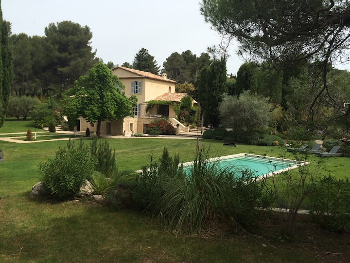 Aix Pinchinats, Luxury 4-bedroom Bastide With Pool - Aix-en-Provence
