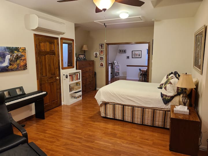 Upstairs Bedroom Plus Sitting Room & Private Bath - Newtown, CT