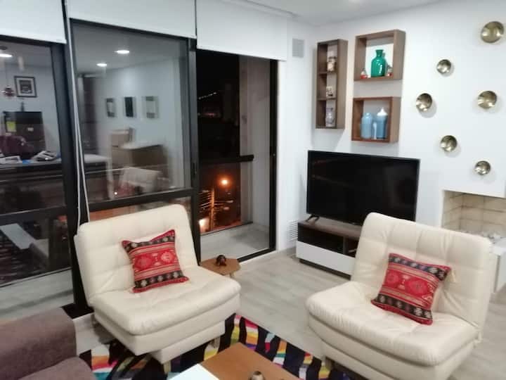 Sensacional Apartamento Nuevo Con Amplio Balcon Y Chimenea. - Bogotá
