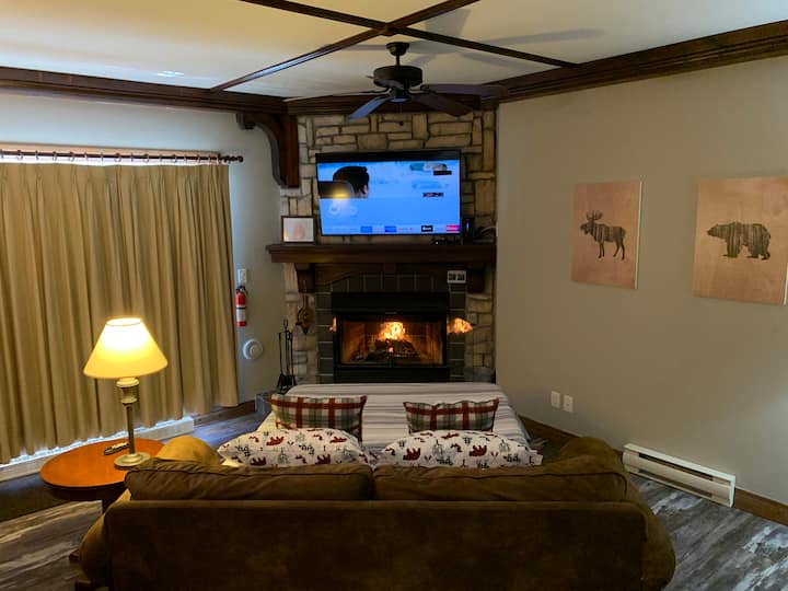 P’tit Bonheur Luxury Condominium With Rustic Style - Mont-Tremblant