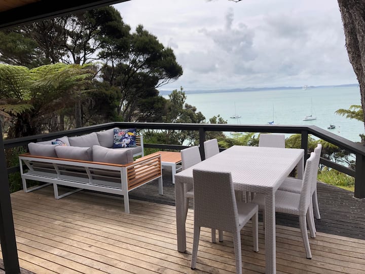 Beachfront Bush Retreat With Sweeping Views - Waitangi