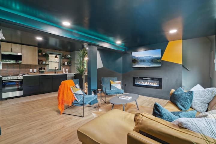 Moody Creekside Escape: Hottub-lux Shower-firepit - Machicomoco State Park, Hayes