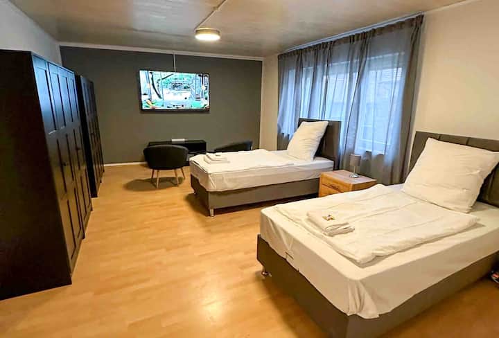 Bee Apartment: Perfect For Groups & Mechanics Ps5 - Wetzlar