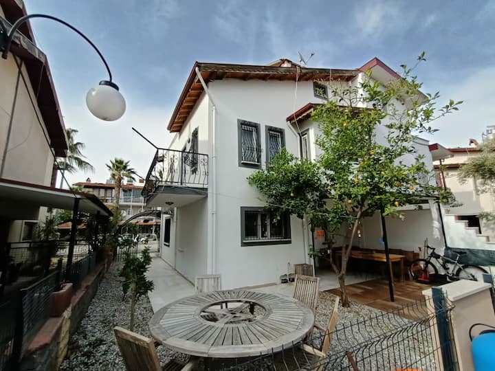 Sahi̇lde Deni̇z Manzarali 3+1 Bahçeli̇ Vi̇lla - Çalış Beach