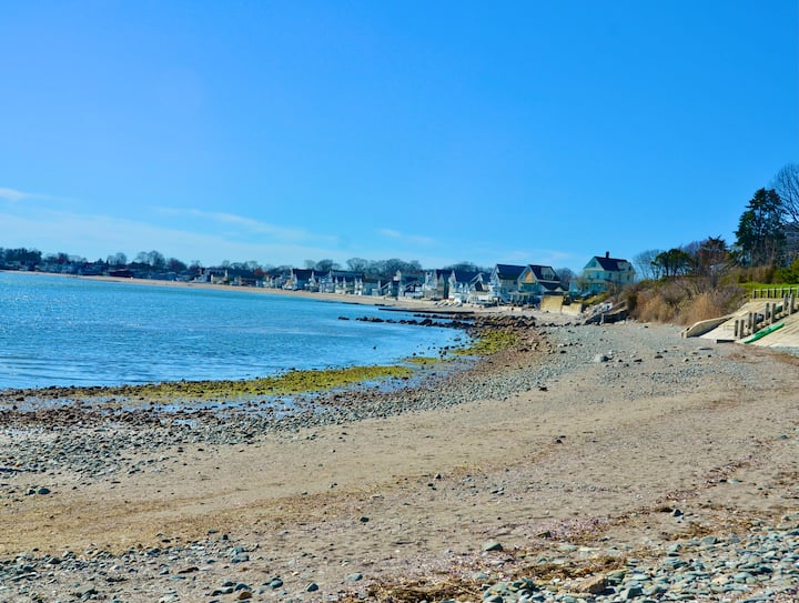 Pristine Cottage Walk To Beach - 米爾福德