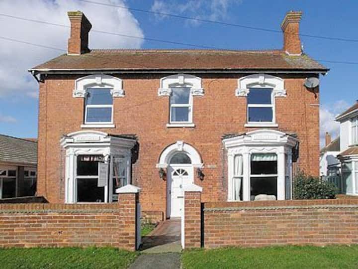 Twenty- Near Beach - Sleeps 8 With Private Hot Tub - Mablethorpe