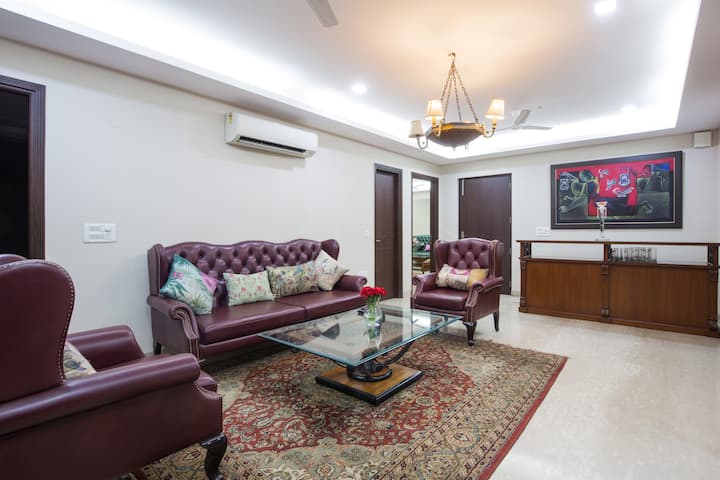 Luxurious South Delhi 3 Bed Room Apartment - New Delhi
