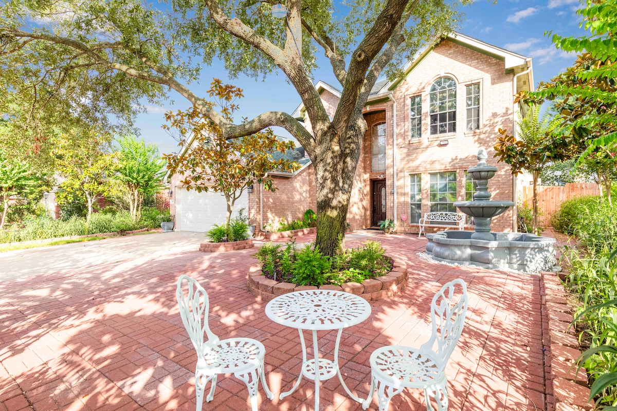 Cozy & private family retreat~Jacuzzi~5 star home - Houses for Rent in ...