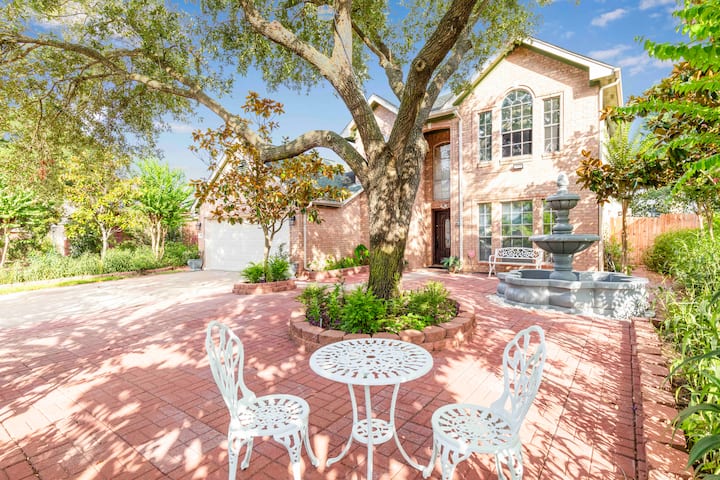 Cozy & Private Family Retreat~jacuzzi~5 Star Home - Houston, TX