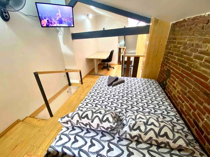 Apartamento Duplex Con Terraza Y Sol, Metro St L7 - バルセロナ