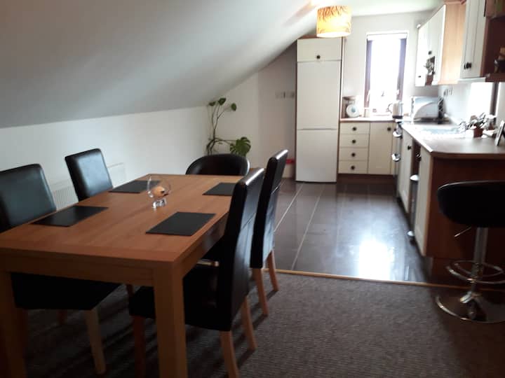 Cosy Self Contained Apartment In Quiet Location. -