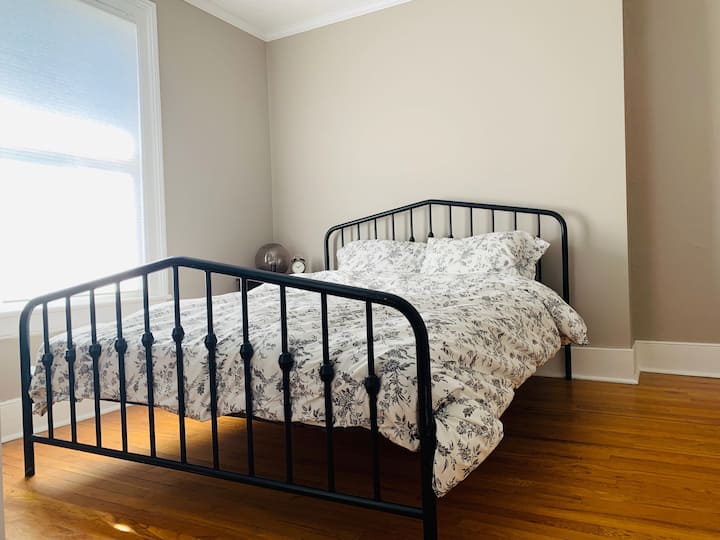 1 Bedroom In A Charming Victorian Blocks From Main - Beacon, NY