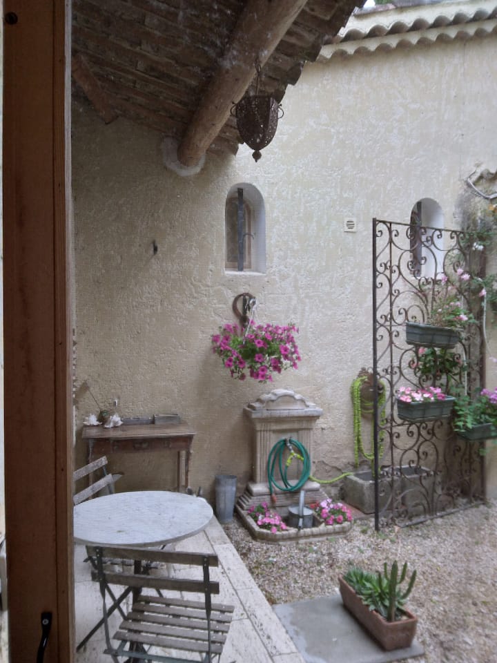 Chambre Tout Confort , Propre Et Cosy - L'Isle-sur-la-Sorgue
