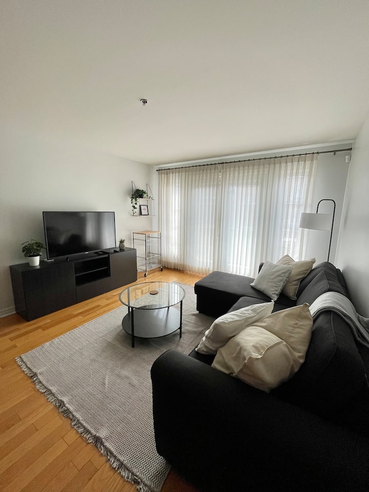 Lovely 2-bedroom Condo - Laval, Canada