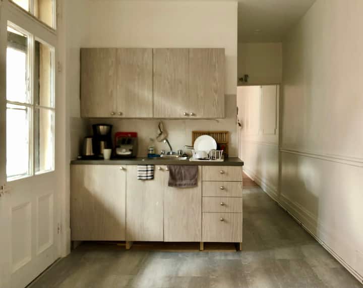 Charming Room On A 3rd Floor Appt-plateau - Montreal