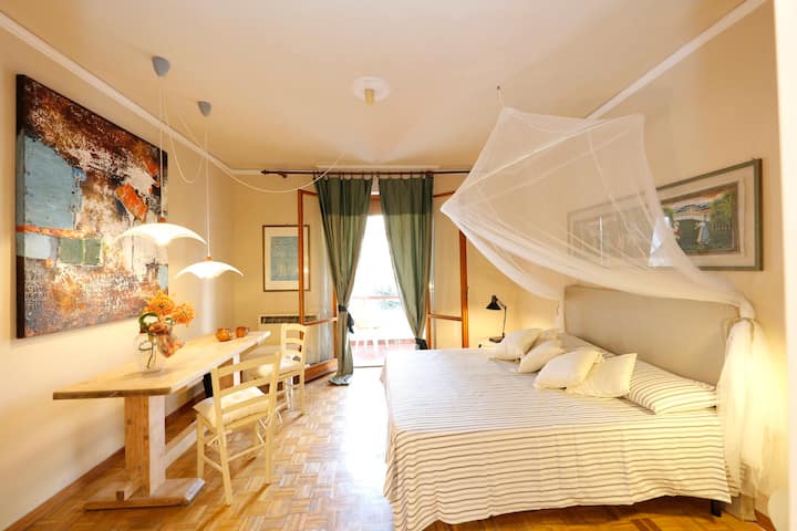 Blue Double Bedroom With Air Conditioner - ピサ