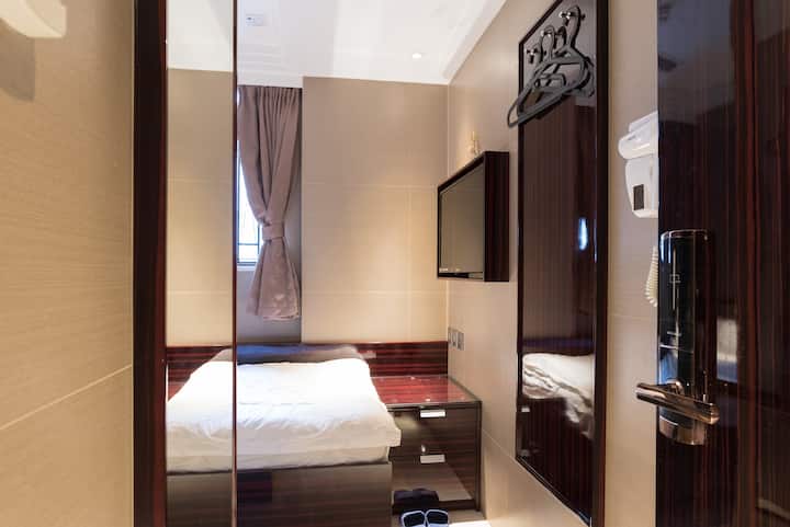 Deluxe Suit Rm 07 At  Jordan Station - Hong Kong