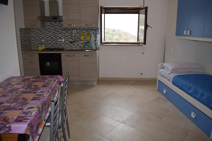 Monolocale Ristrutturato A Nuovo, Ammobiliato - Sant'Alessio Siculo