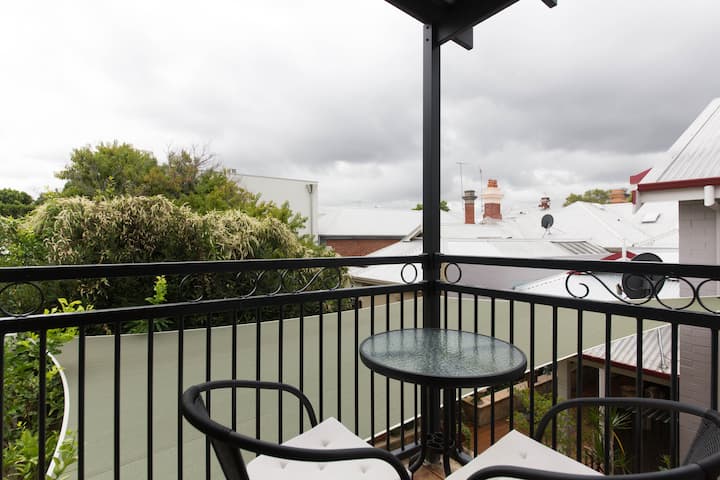 Perth Studio: A Sparkling, Modern Gem Close To Cbd - Perth