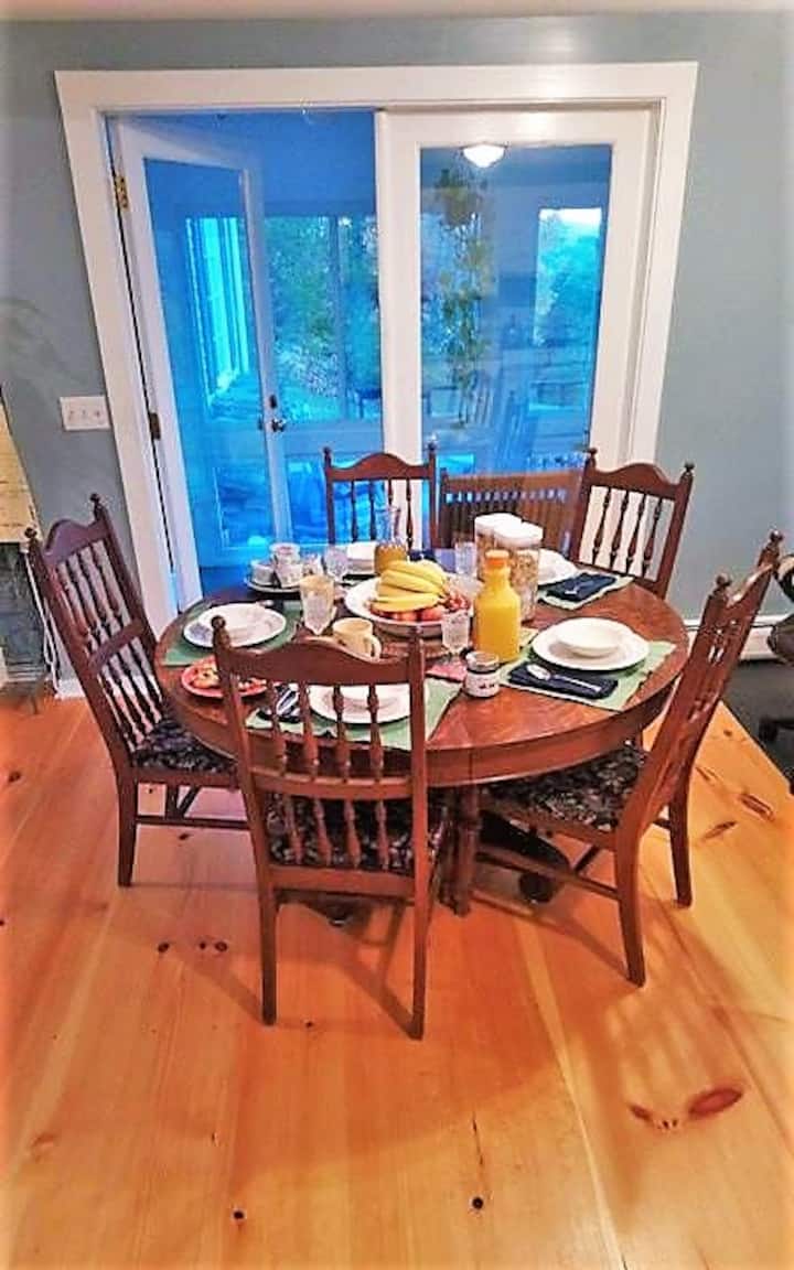 Lawrence Cottage Loft - Jamaica, VT