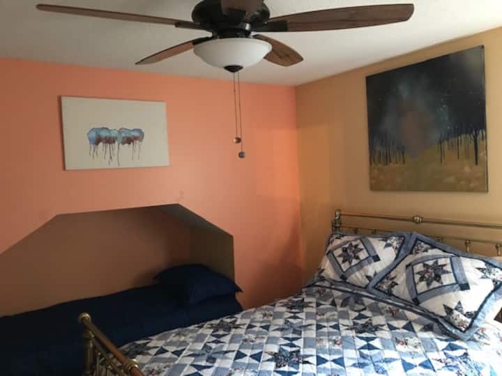 Private Room In Virginia Beach: Sweet Peach - Virginia Beach, VA