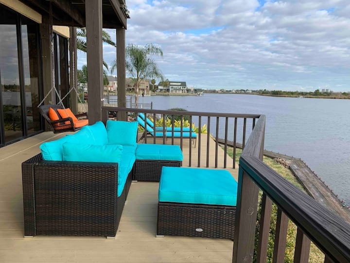 Waterfront By Nassau Bay’s Popular Party Cove. - Kemah, TX