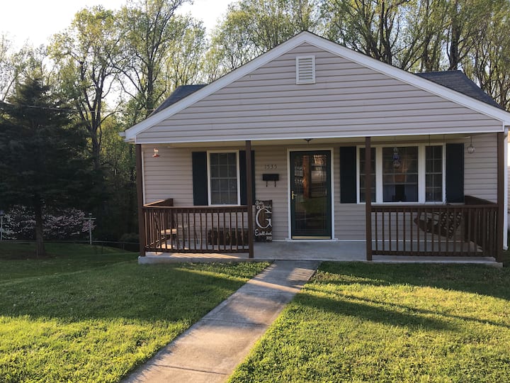 Single Family Home: Cozy & Close To Colleges - Lynchburg