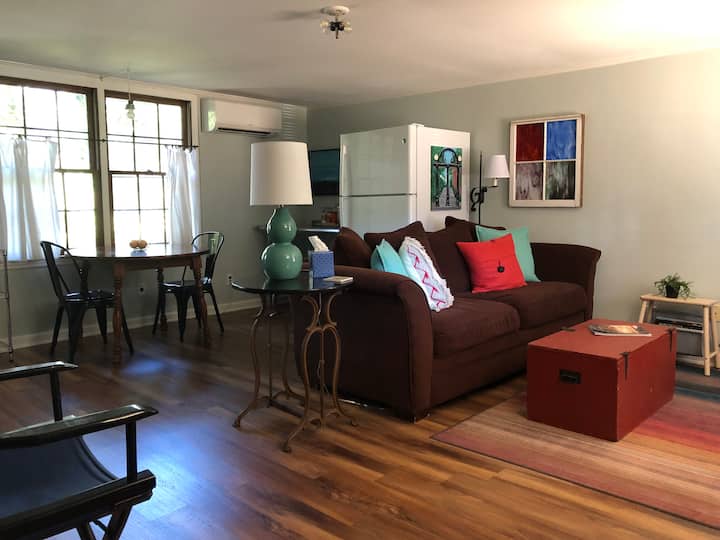 ¡Camina Hacia Todo Desde La Casa De Transporte Five Points! - Athens, GA