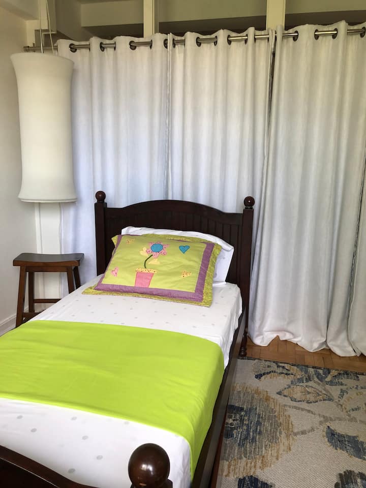 Private, Clean & Convenient Room In Manhattan - The Bronx, NY