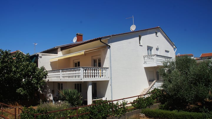 Spacious, Family(s) Friendly, Quiet - Krk
