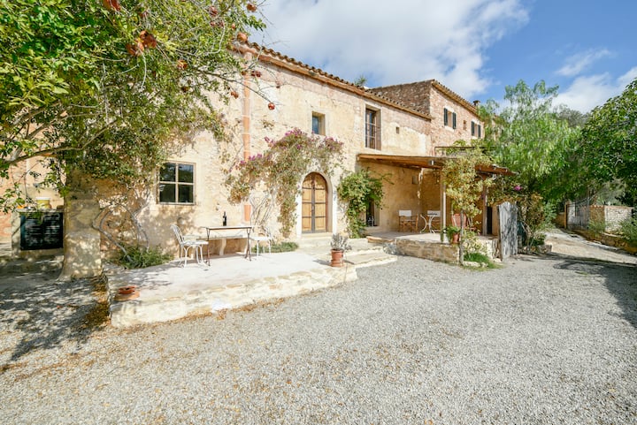 Tradionelle Finca Mit Hügel Und Meeresblick - Cala Llombards
