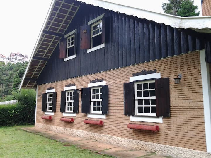 Casa Charmosa  4 Hóspedes - Capivari - 2 Vagas - Campos do Jordão