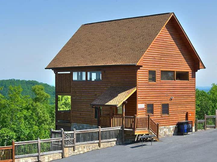 Above It All - New Hot Tub!| Overlooks Dollywood - Pigeon Forge, TN