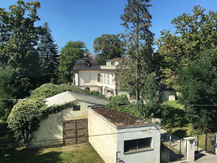 Quiet Refurbished City Apartment Near Subway! - Vienne