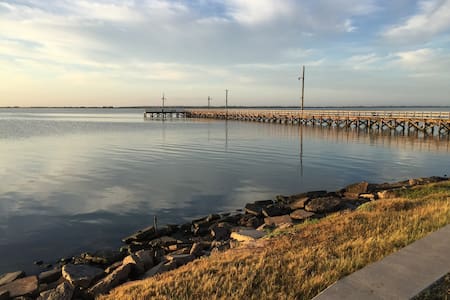 Riviera Beach Vacation Rentals & Homes - Texas, United States | Airbnb