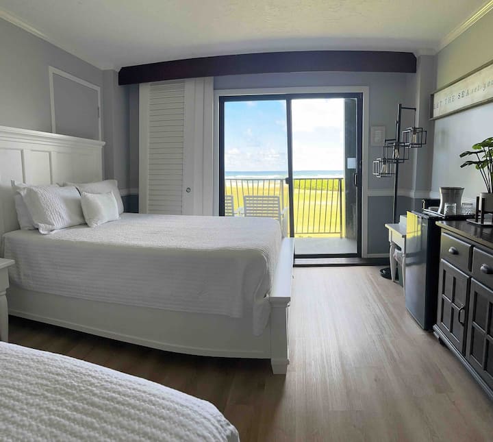 Oceanfront Condo With Breathtaking View - Lihue, HI