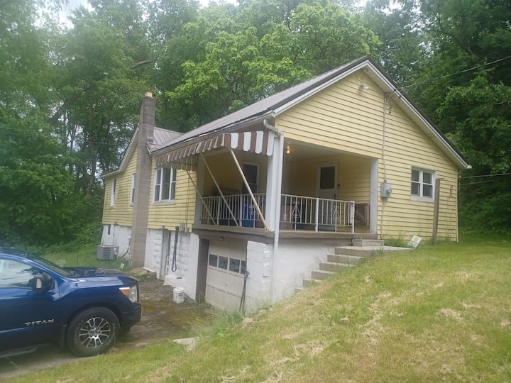 Convenient Home In A Country Setting. - Butler, PA