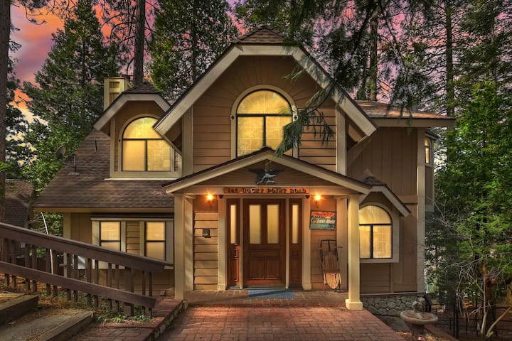 Lakefront Lodge - Lake Arrowhead, CA