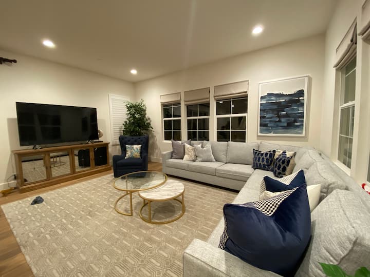 Elegant 5 Bedrooms House - Irvine, CA