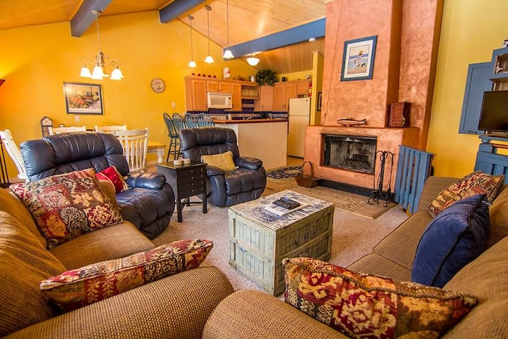 2 Bdrm Ski-in/ski-out Condo Unit 22 Mountain Views - Taos Ski Valley, NM