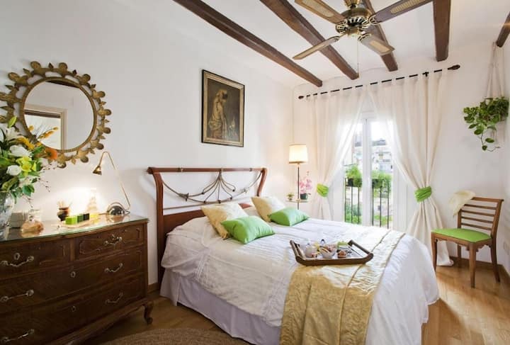 Walk To Plaça De Catalunya From An Art-filled Apartment - バルセロナ